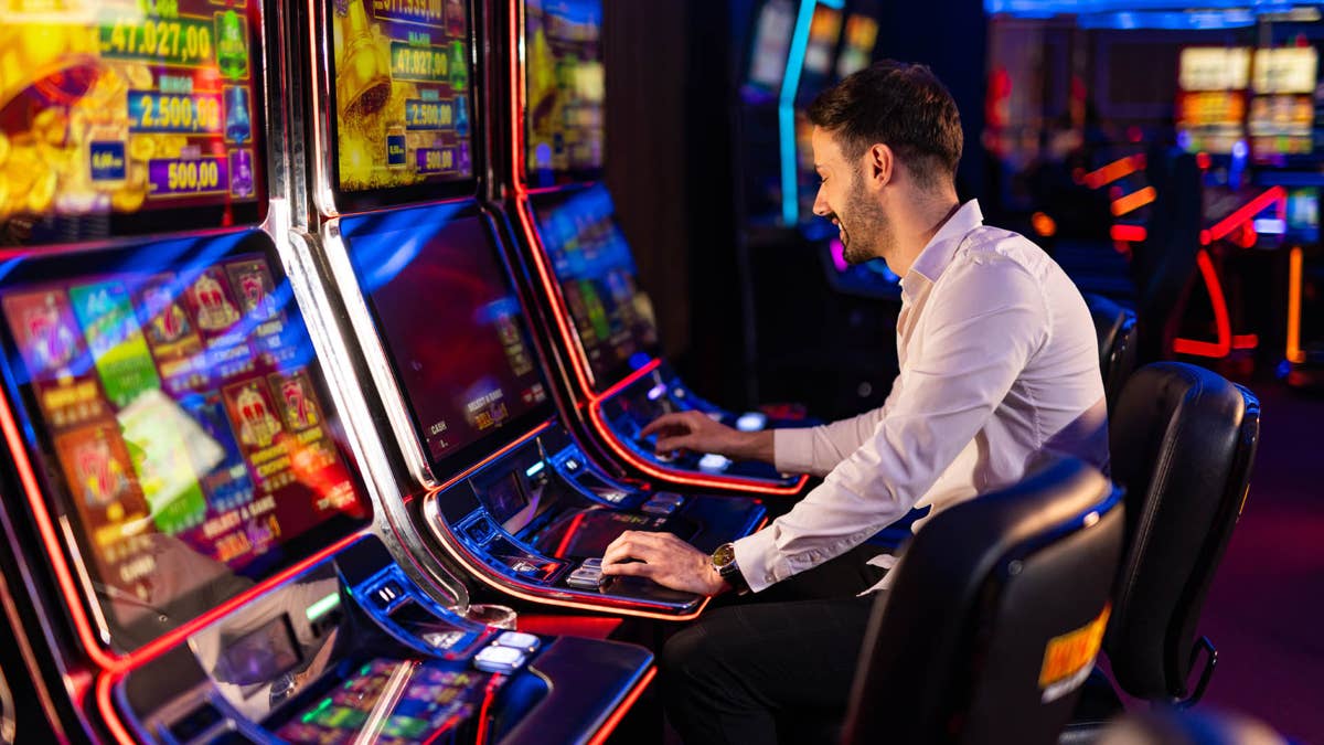 Best Slot Machines on Cruise Ships: High vs Low Volatility | TravelHost ...