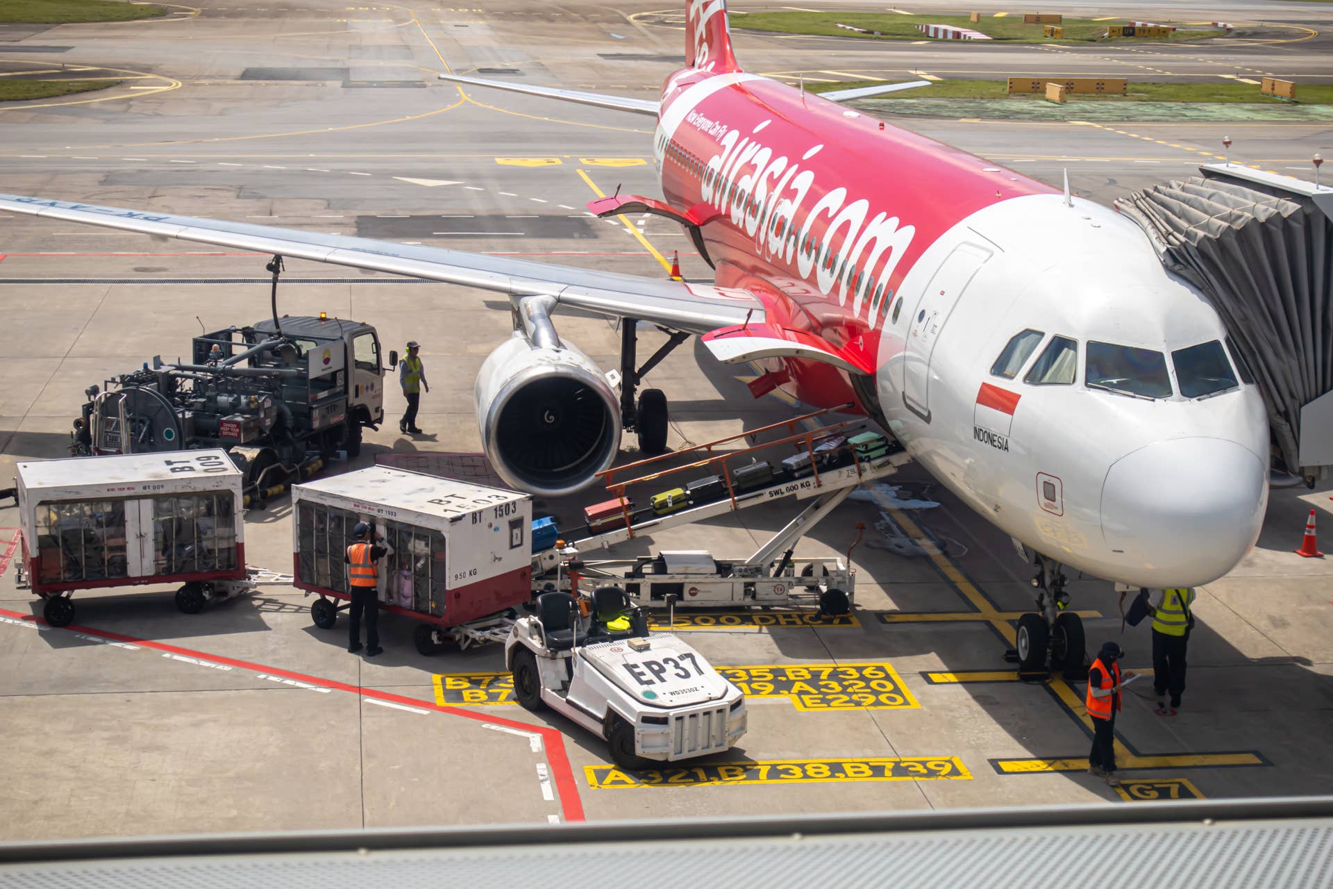 Man jumps out of an AirAsia flight after disruptive behavior - TravelHost