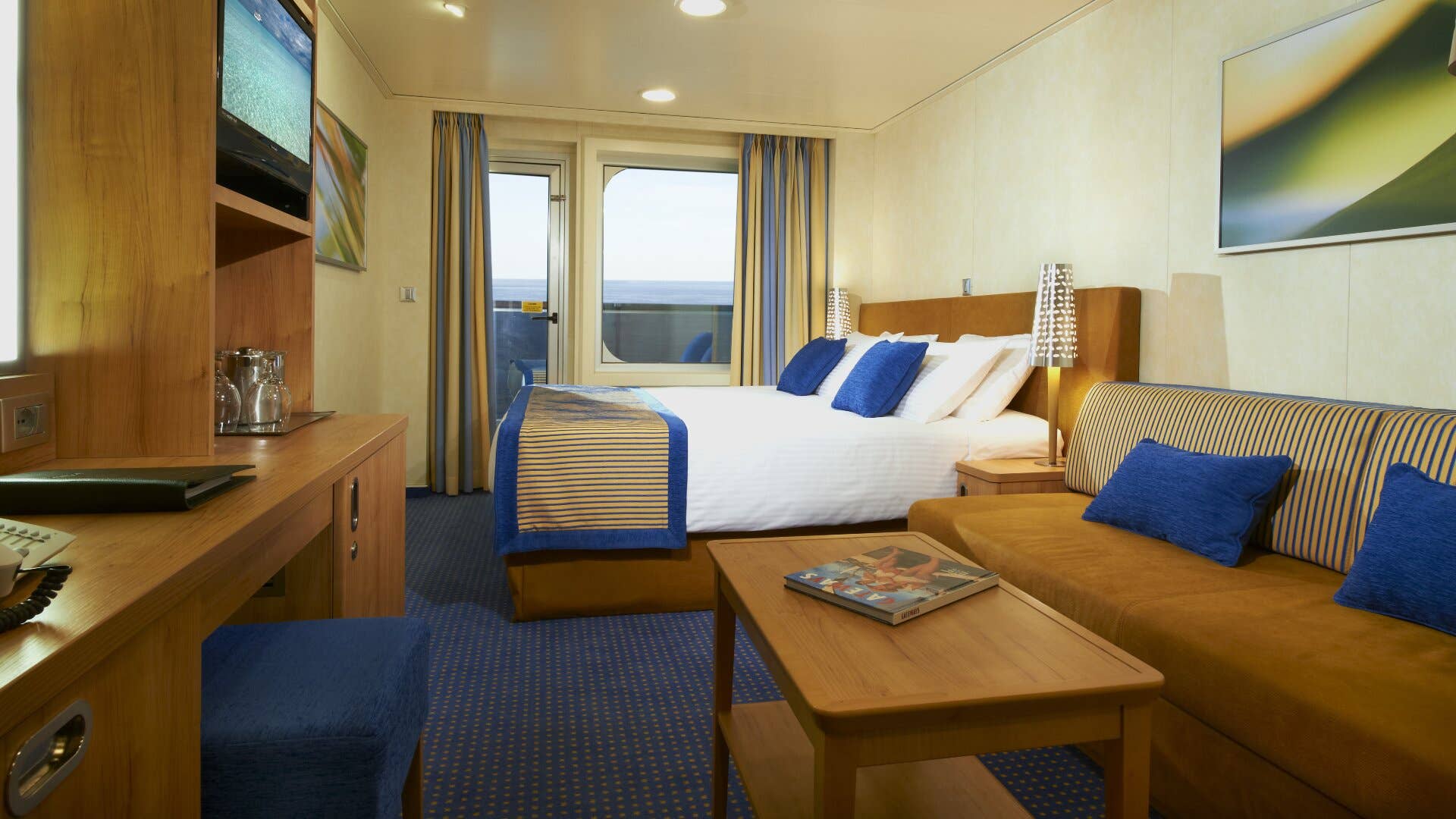Carnival Cruise Line ambassador discourages viral balcony trend ...