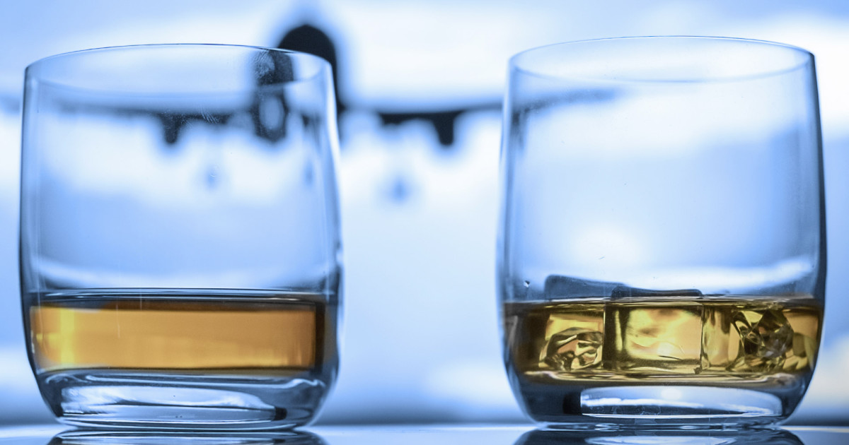 A TikTok prankster goes viral for especially disgusting plane cooking ...