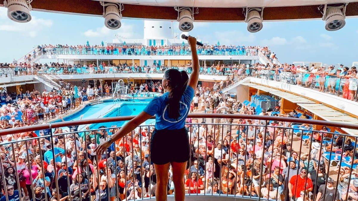 Video: What Carnival Cruise Line crew members ate on Thanksgiving ...