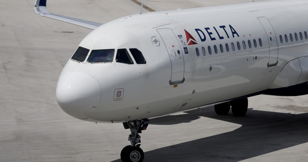 Delta passenger uses curling iron mid-flight - TravelHost