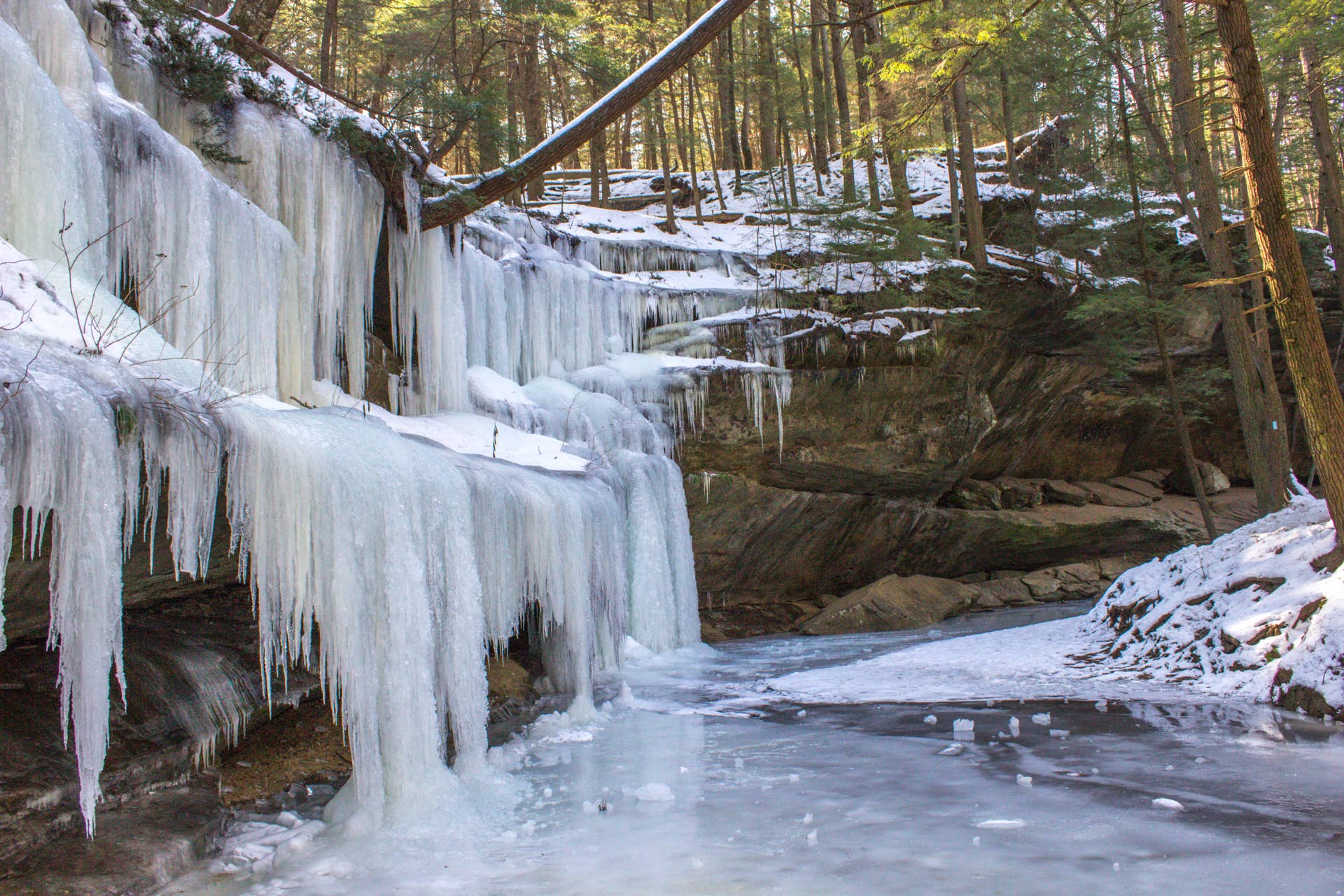Explor Hocking Hills, Ohio during the winter - TravelHost