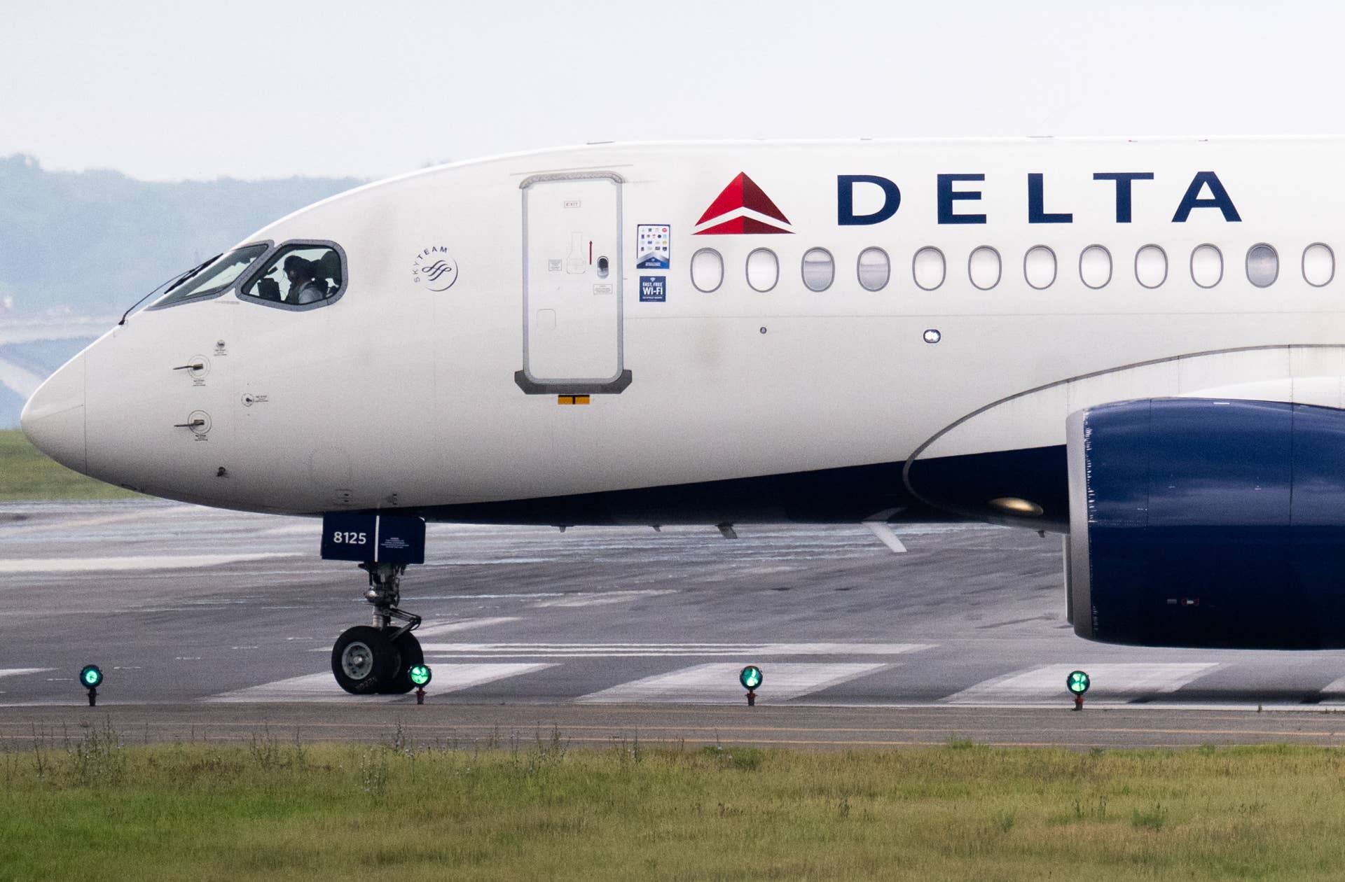 Delta passenger gets $1,800 for switching flights - TravelHost