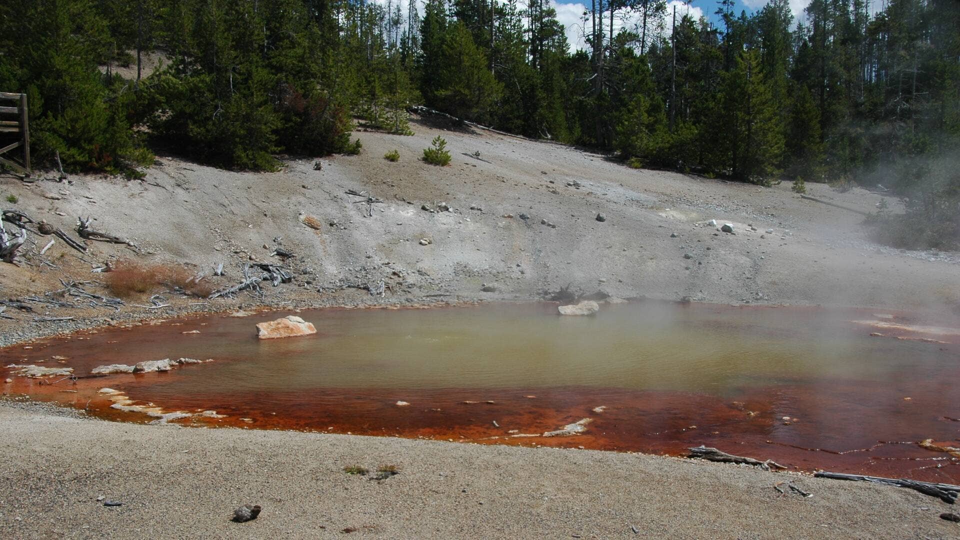 Dormant Yellowstone Geyser Erupts: Echinus Returns - TravelHost