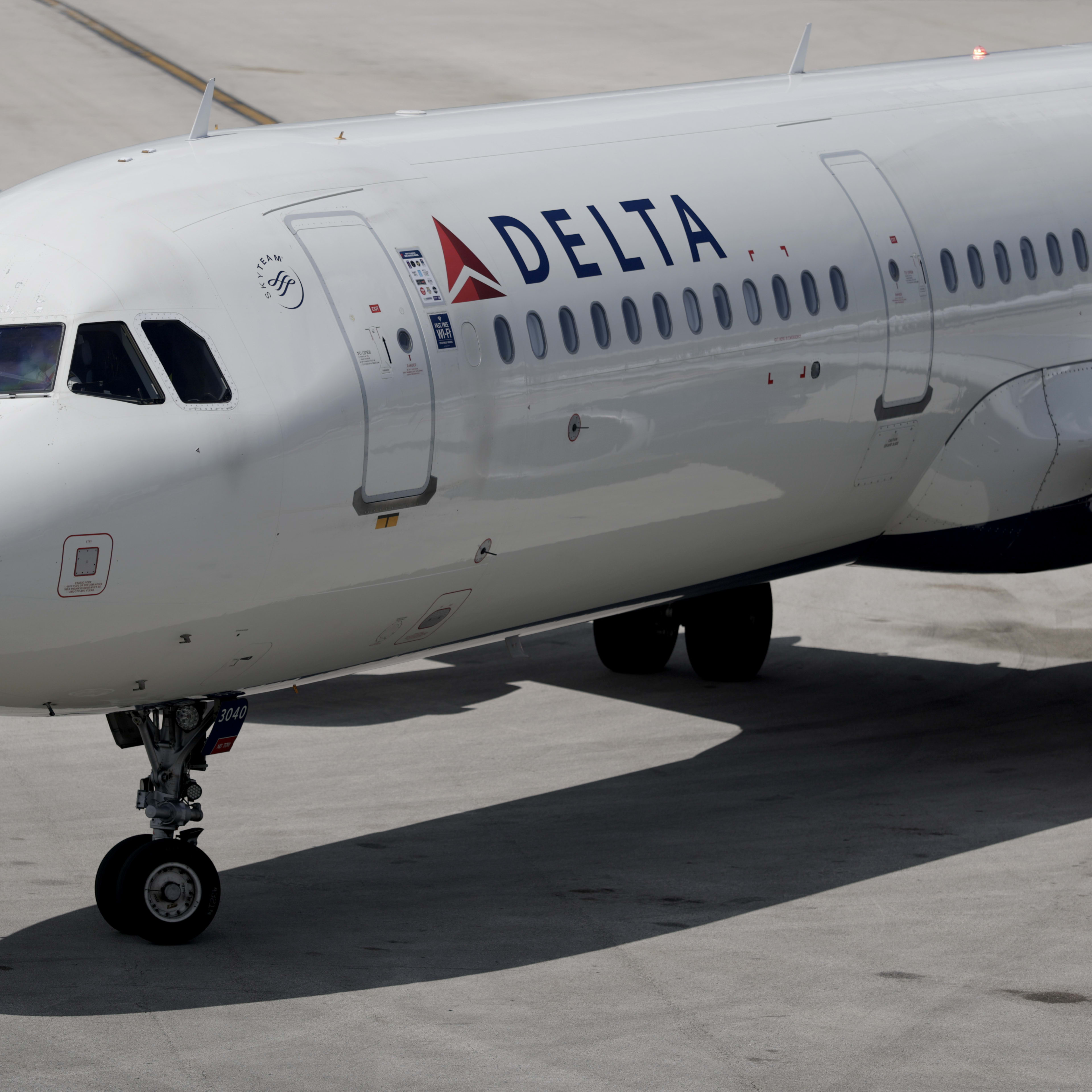 Dad turns flight into college football pep rally before title game ...