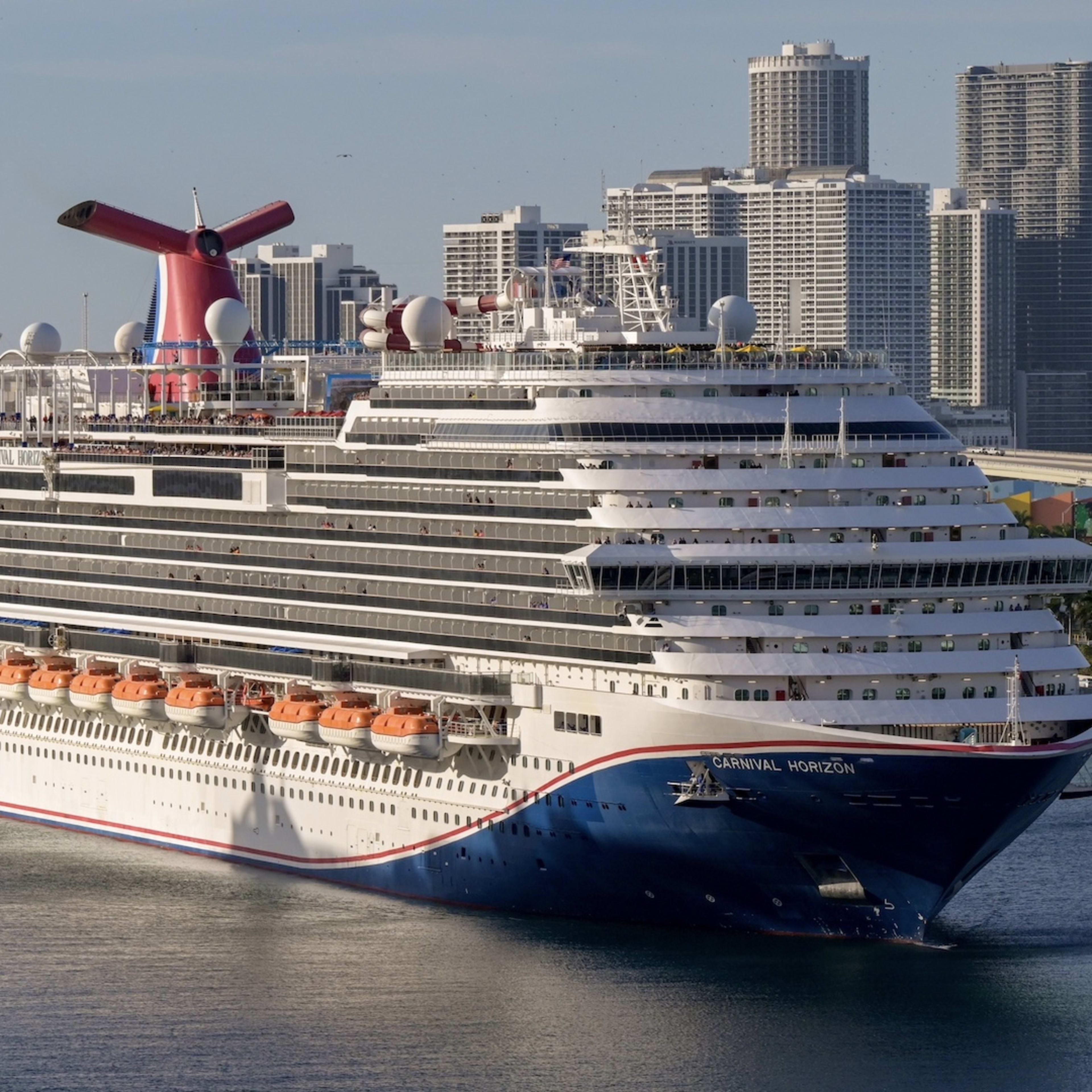 Travelers to the US will now have to pay another fee to enter - TravelHost