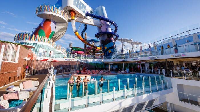 Royal Caribbean passenger falls over edge of cruise infinity pool ...