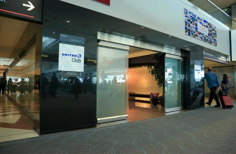 United opens massive new airport lounge in Denver - TravelHost