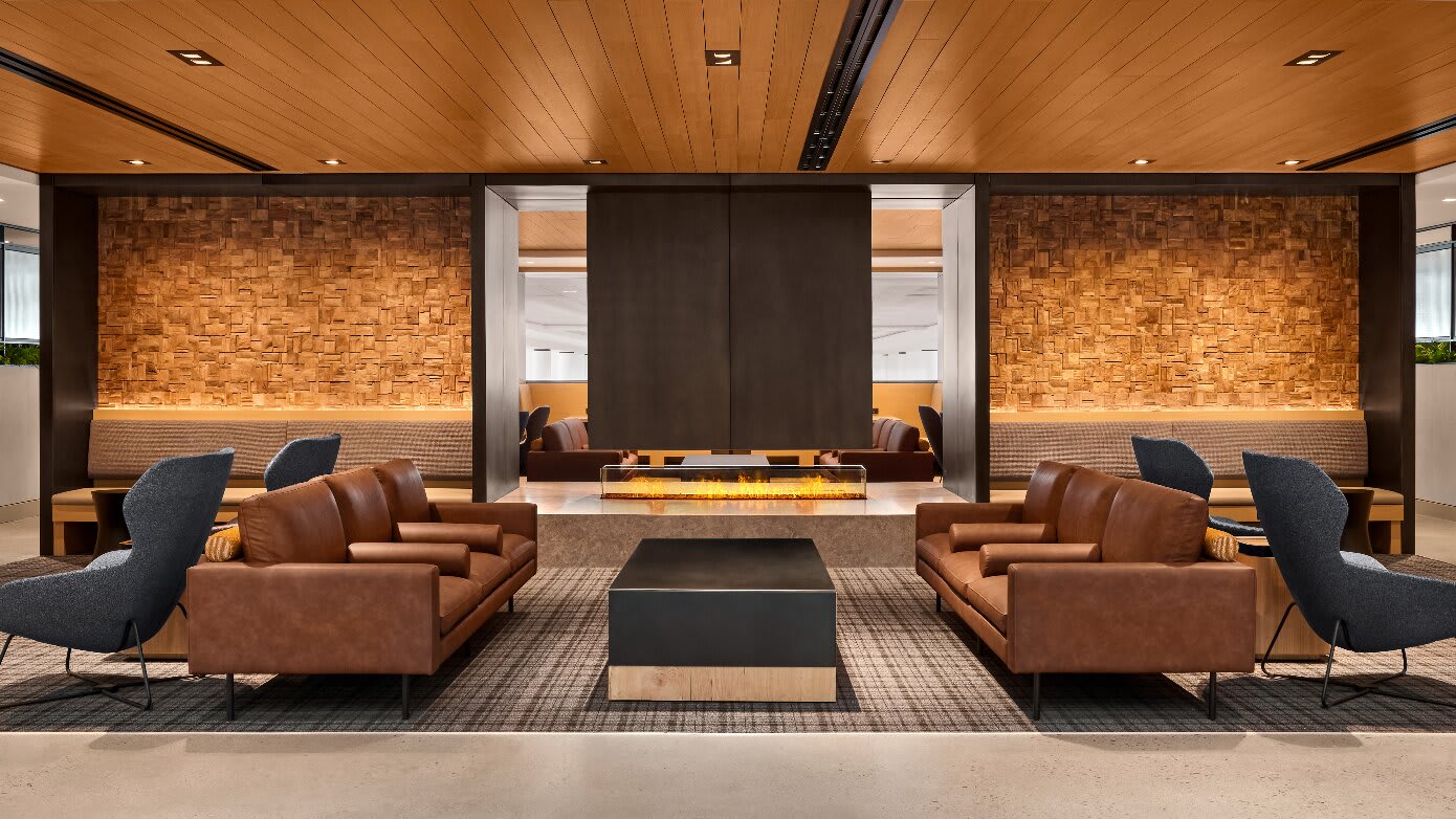 United opens massive new airport lounge in Denver - TravelHost