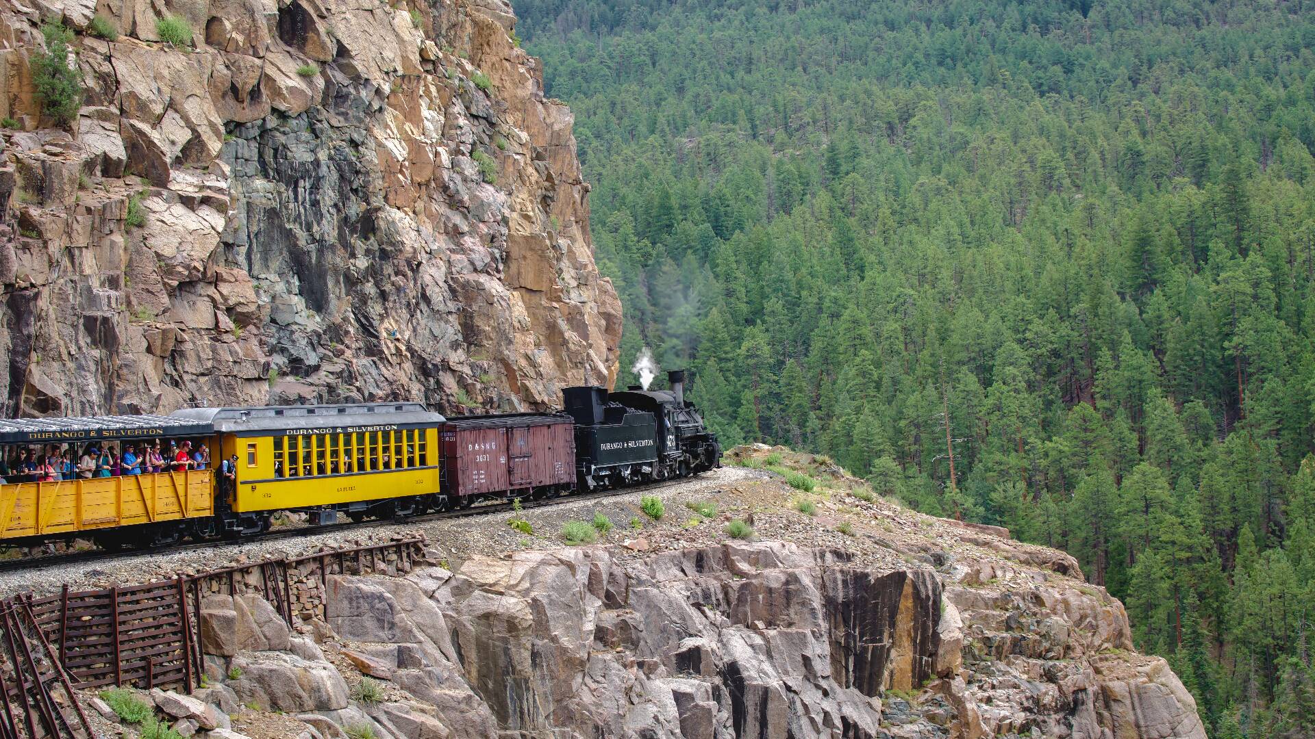 All aboard Colorado’s colorful fall train ride - TravelHost