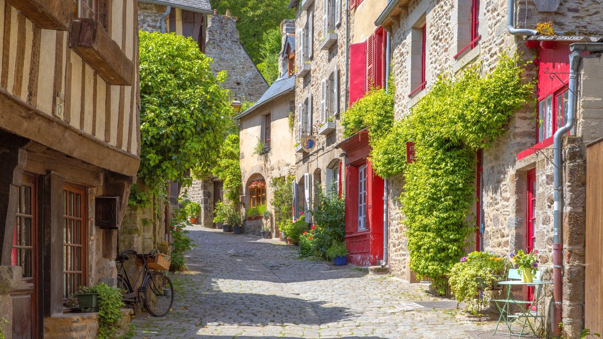 This medieval town in France looks straight out of a fairytale - TravelHost