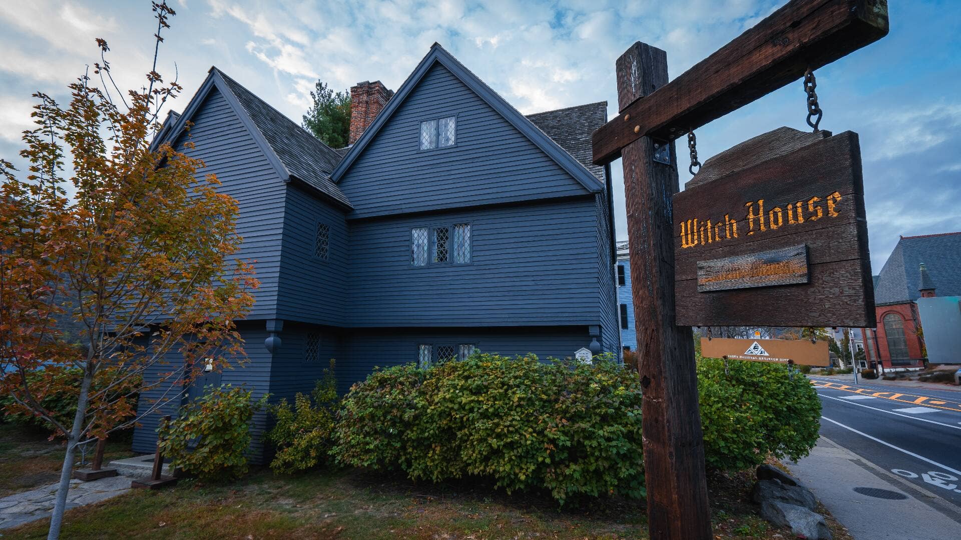 Here are New England's top haunted tours - TravelHost