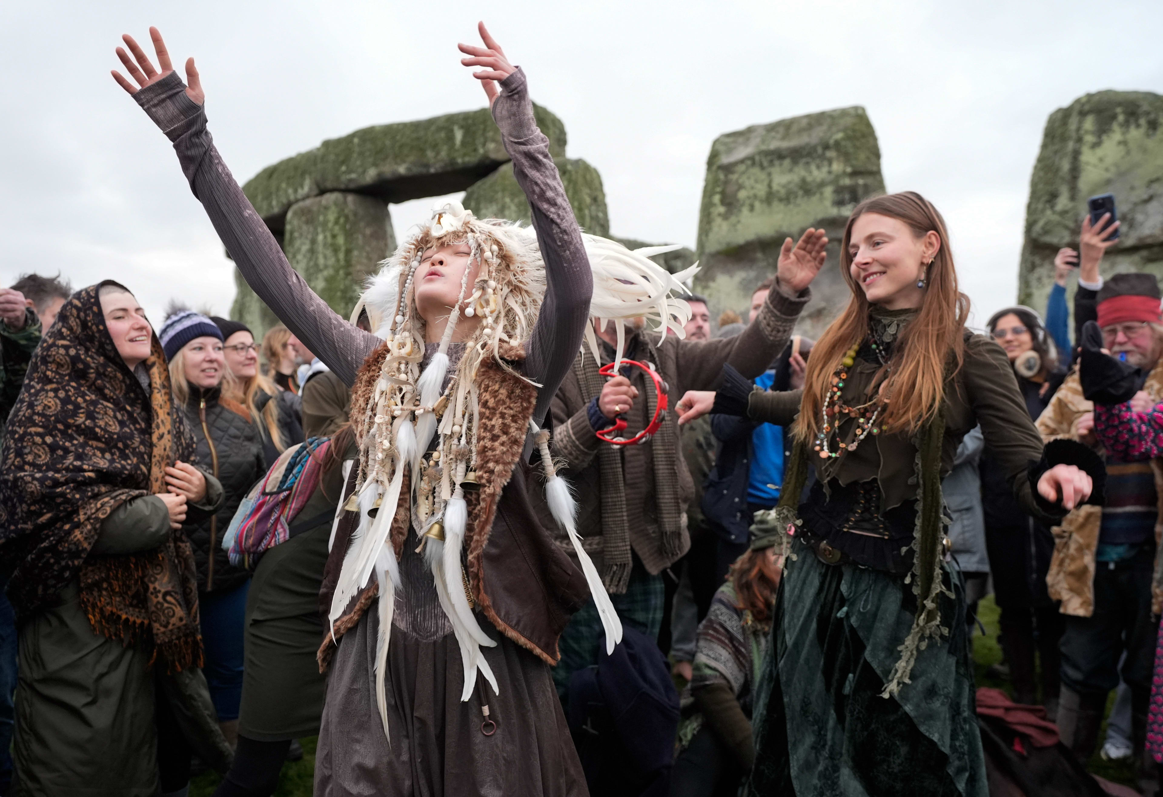 Why travelers still gather at Stonehenge for the winter solstice ...