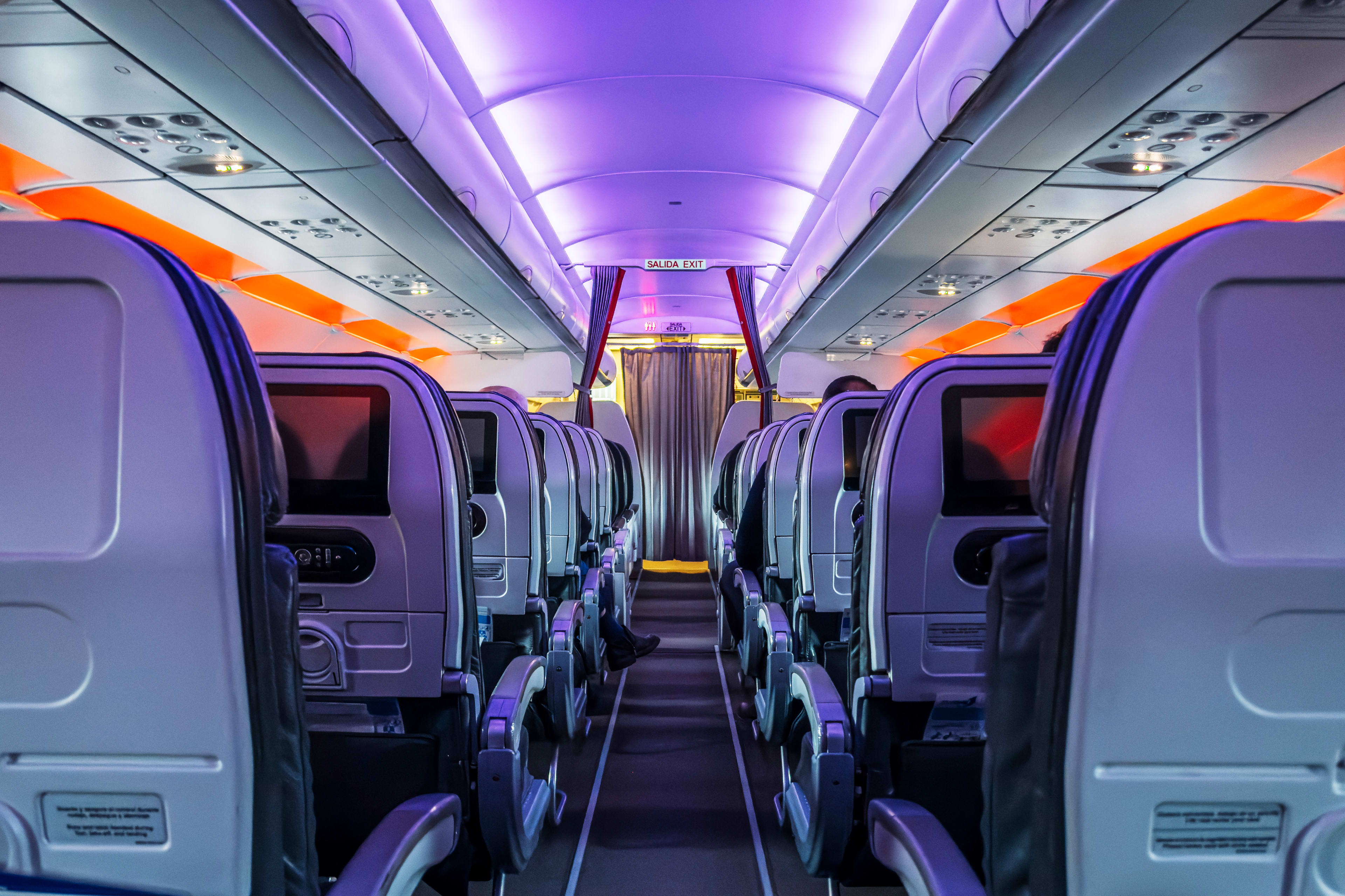 Couple goes viral after surprise mid-flight wedding - TravelHost