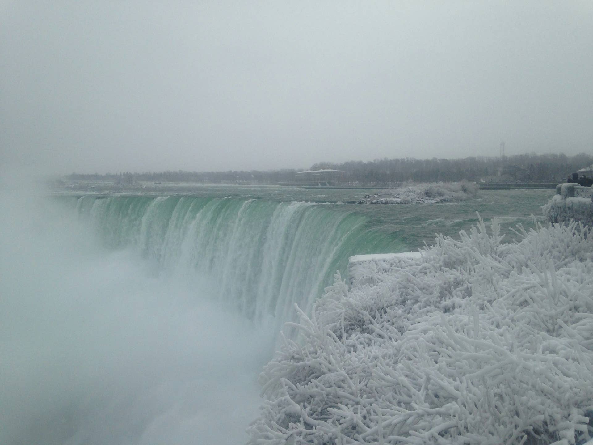 Niagara Falls' icy waterfalls are stunning this winter - TravelHost